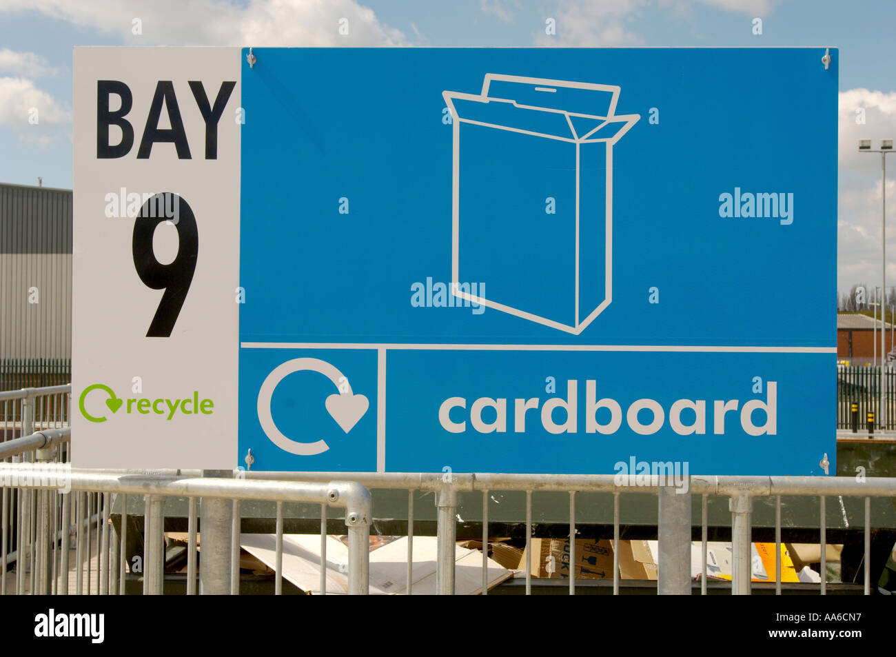 Cardboard centre hi-res stock photography and images - Alamy