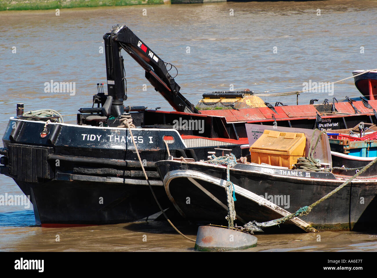 Thames Tidy Barge Stock Photo - Alamy