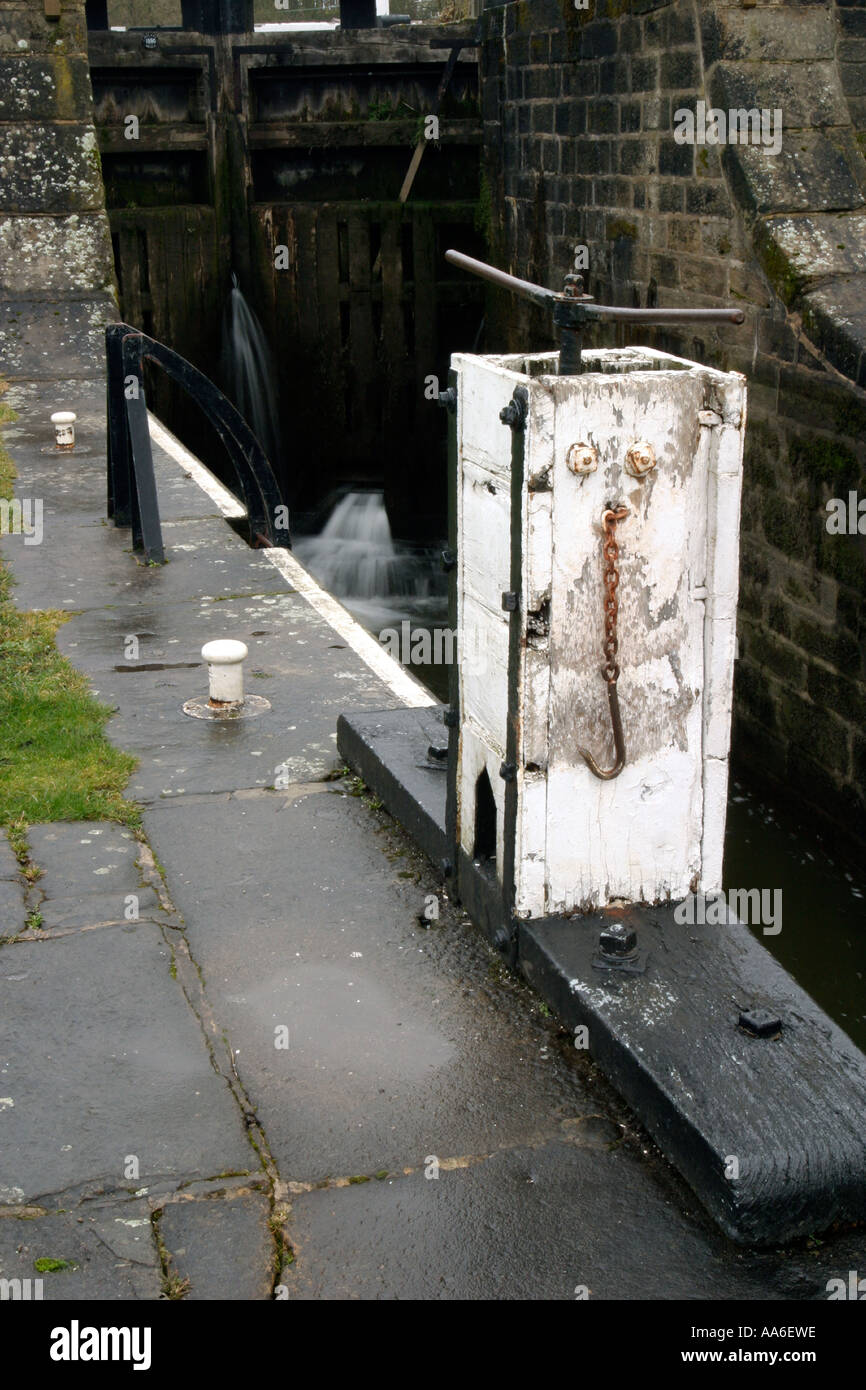Three Rise Locks Bingley Detail of sluice winding Stock Photo - Alamy