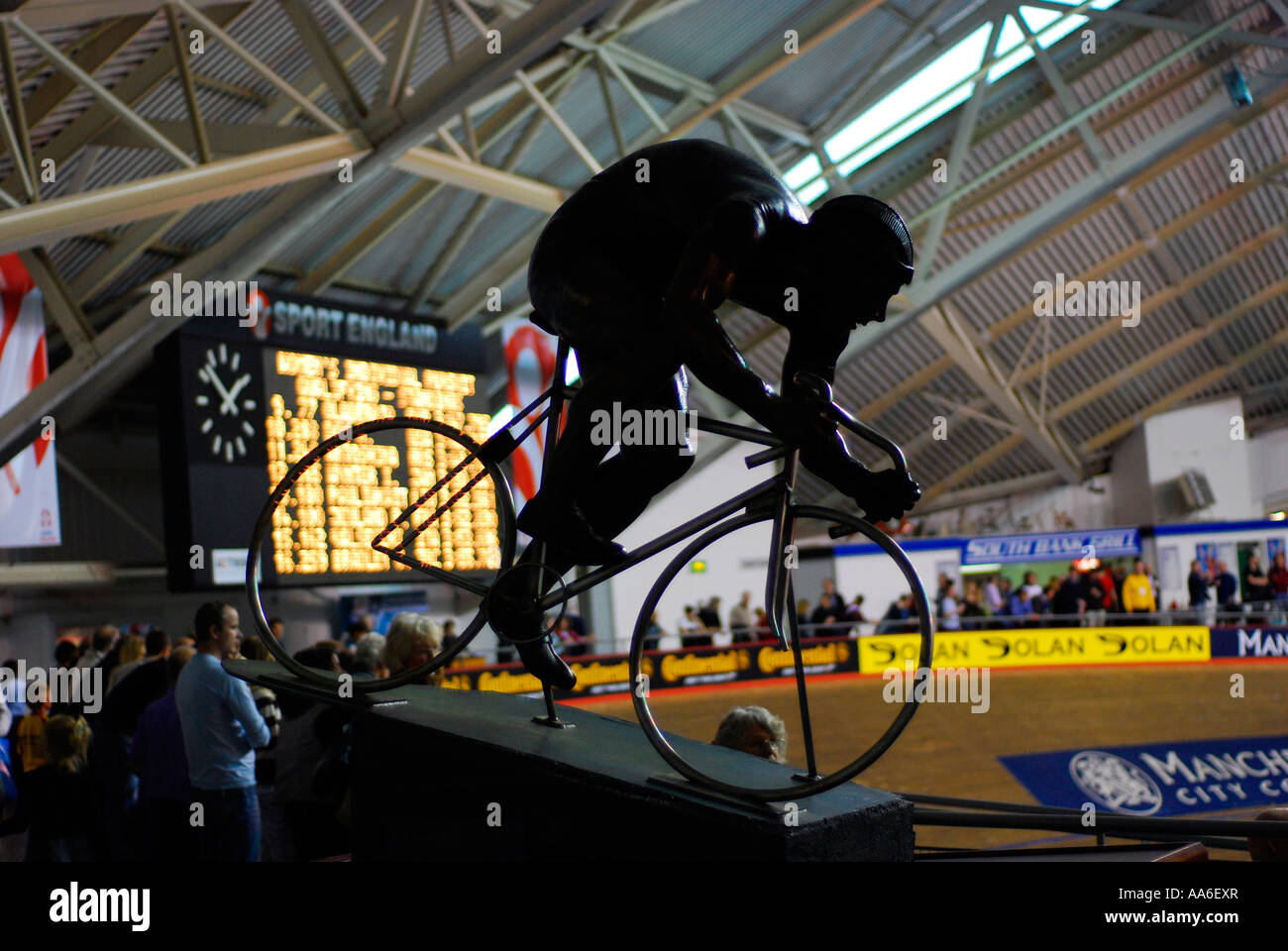 Reg Harris Statue in the Manchester Velodome Stock Photo - Alamy