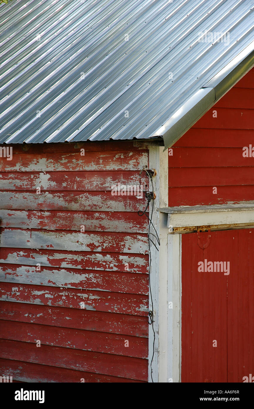 Red barn with corrugated roof Stock Photo - Alamy
