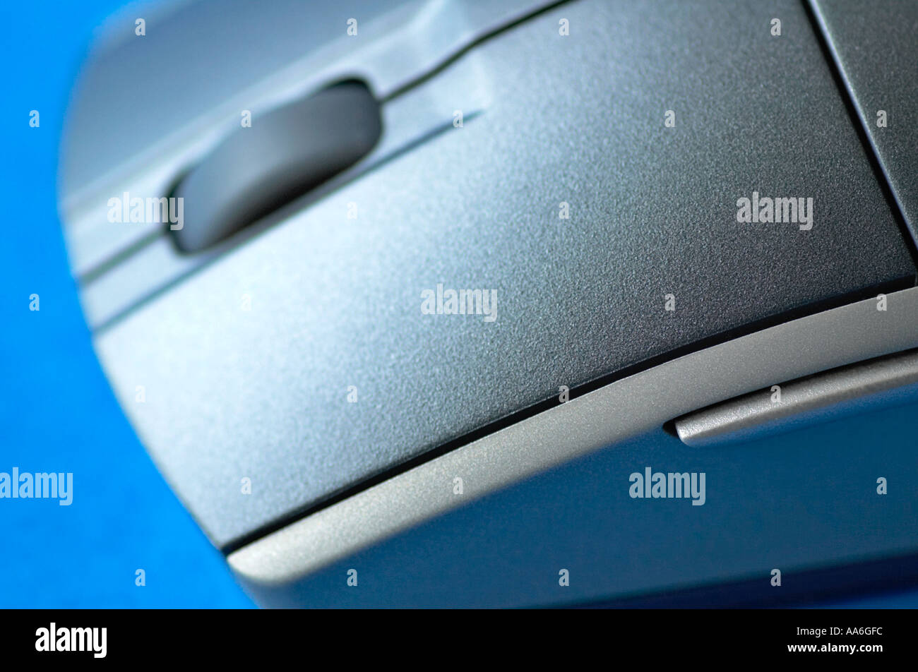 Wiesless computer mouse with scroll wheel Stock Photo - Alamy