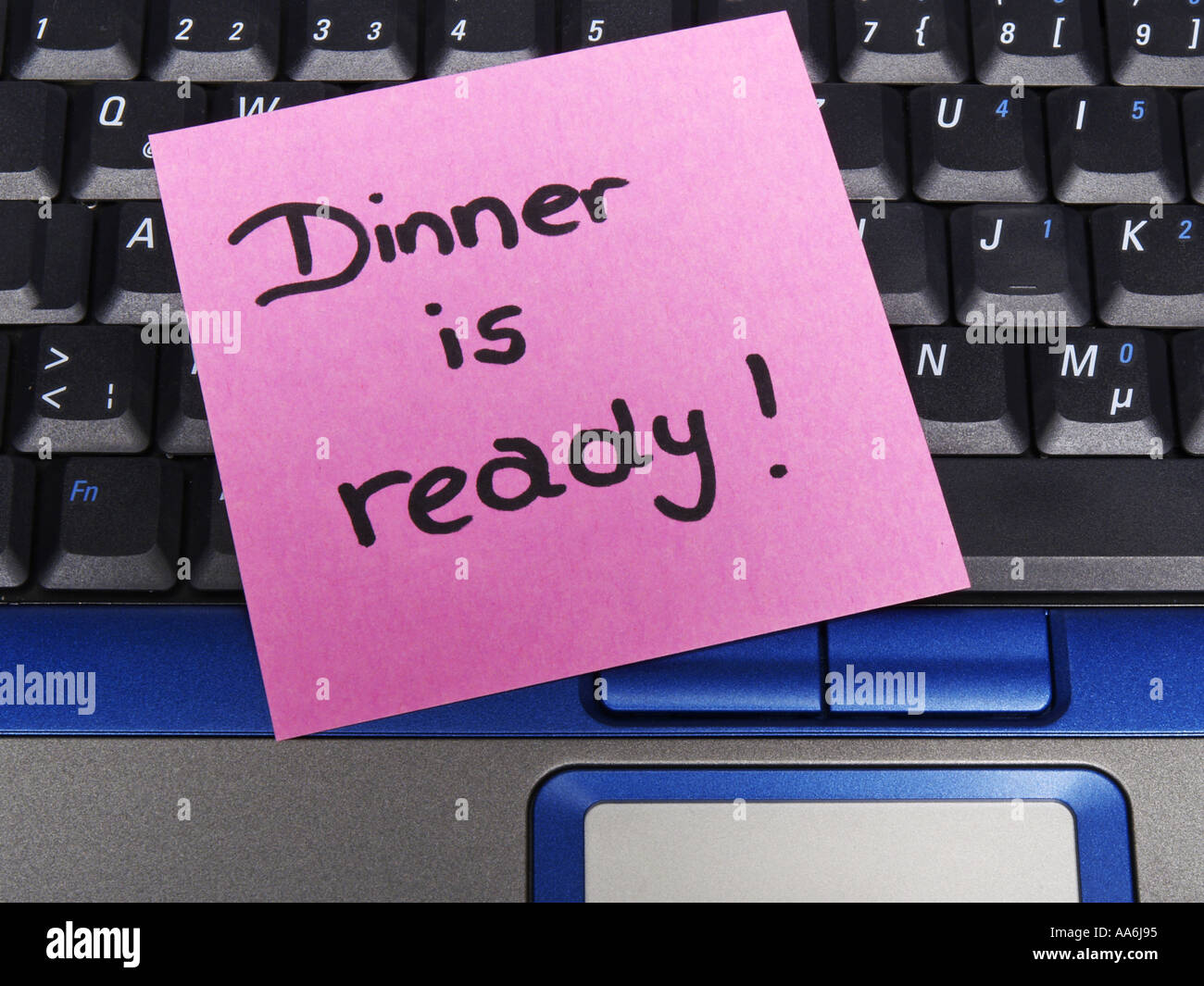 memo note on notebook, dinner is ready Stock Photo - Alamy