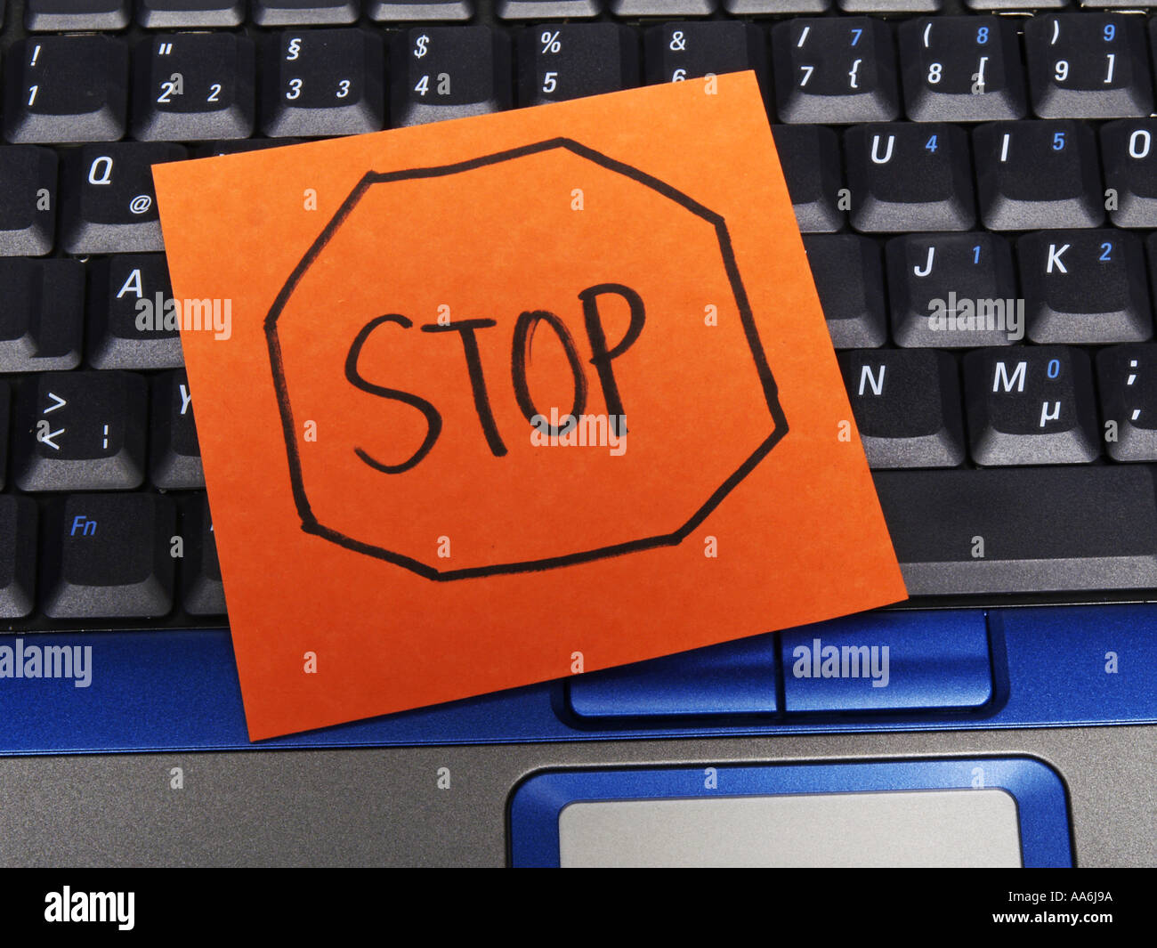 memo note on notebook, drawing of stop street sign Stock Photo - Alamy