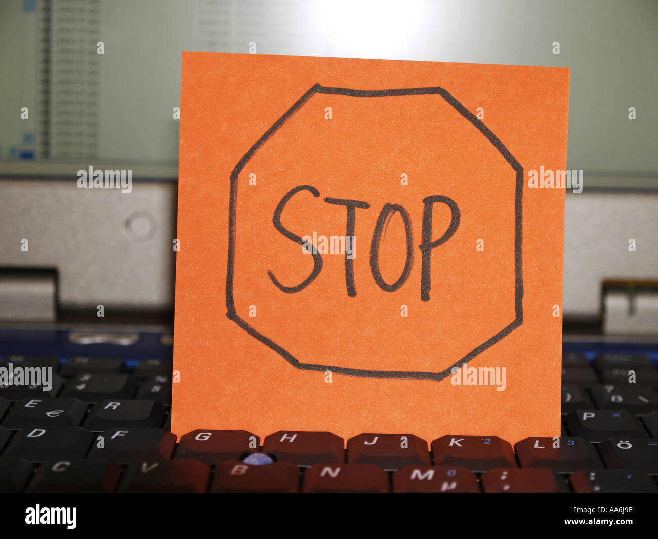 memo note on notebook, drawing of stop street sign Stock Photo - Alamy