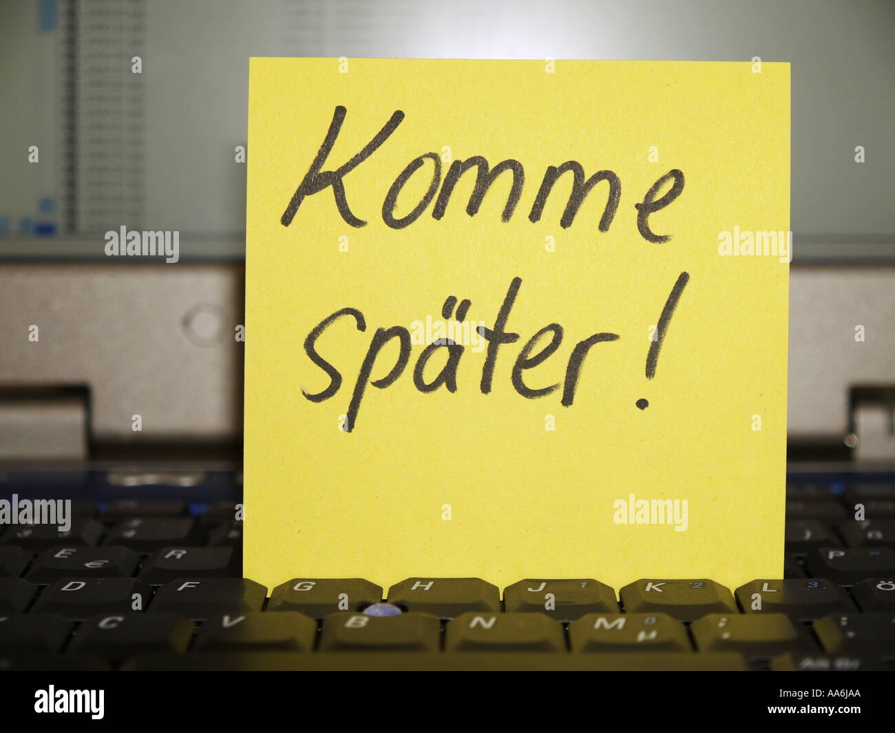 memo note on notebook, komme später, coming back later Stock Photo - Alamy