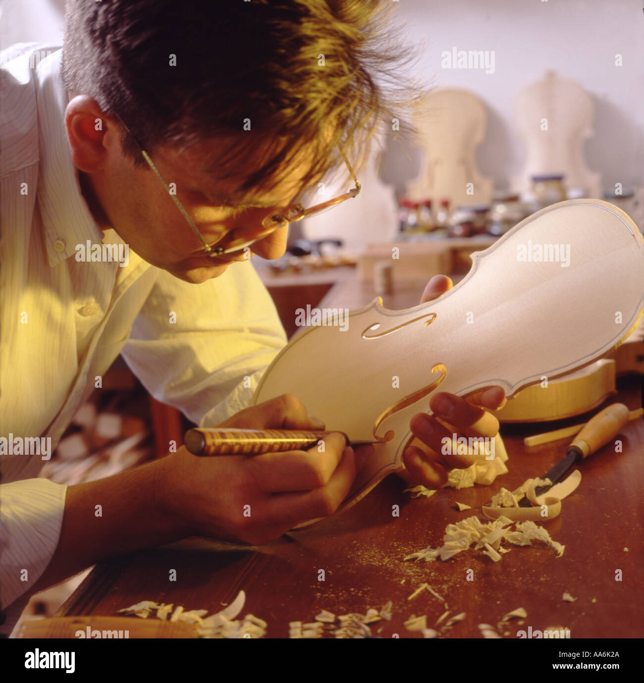 Violin work maker wood hi-res stock photography and images - Alamy