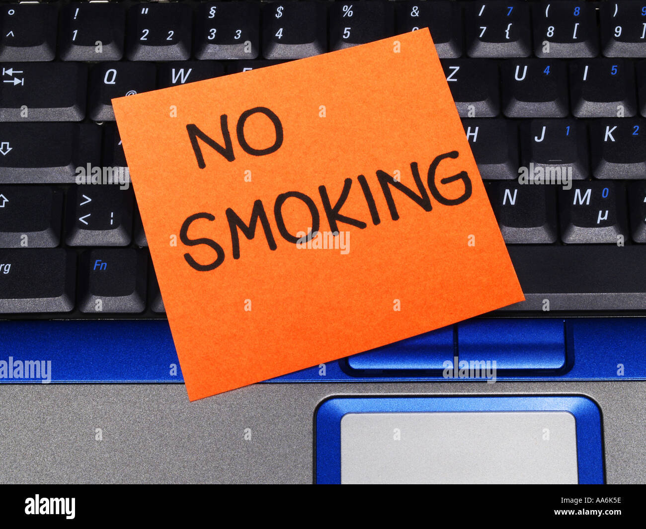 memo note on notebook, no smoking Stock Photo - Alamy