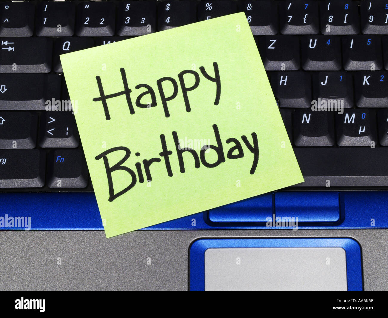 memo note on notebook, Happy Birthday Stock Photo - Alamy