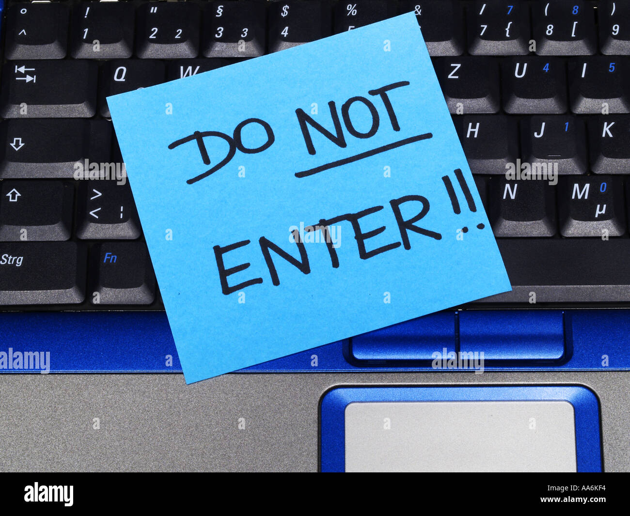 memo note on notebook, do not enter Stock Photo - Alamy