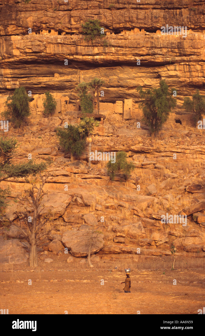 Bandiagara Escarpment - Dogon country, MALI Stock Photo - Alamy