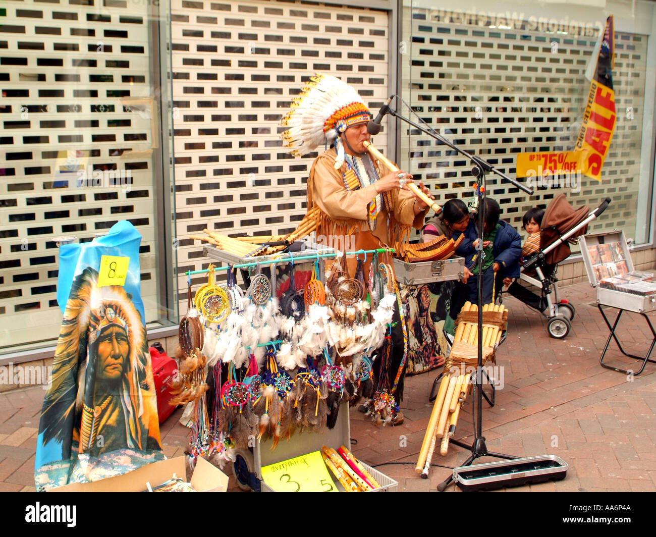 Native american indian headress hi-res stock photography and images - Alamy