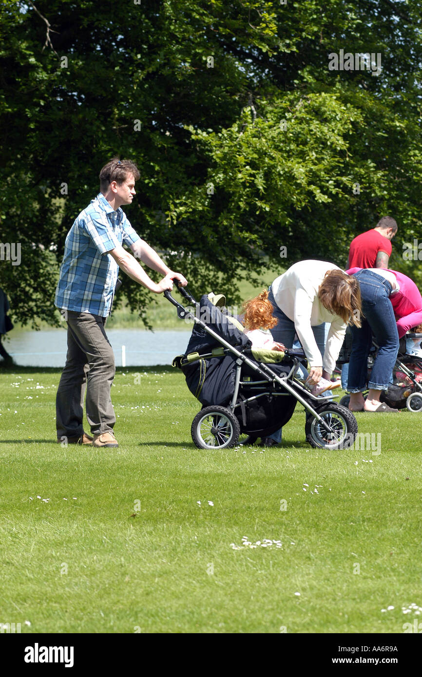Dad Pushing Pram Stock Photos & Dad Pushing Pram Stock Images - Alamy