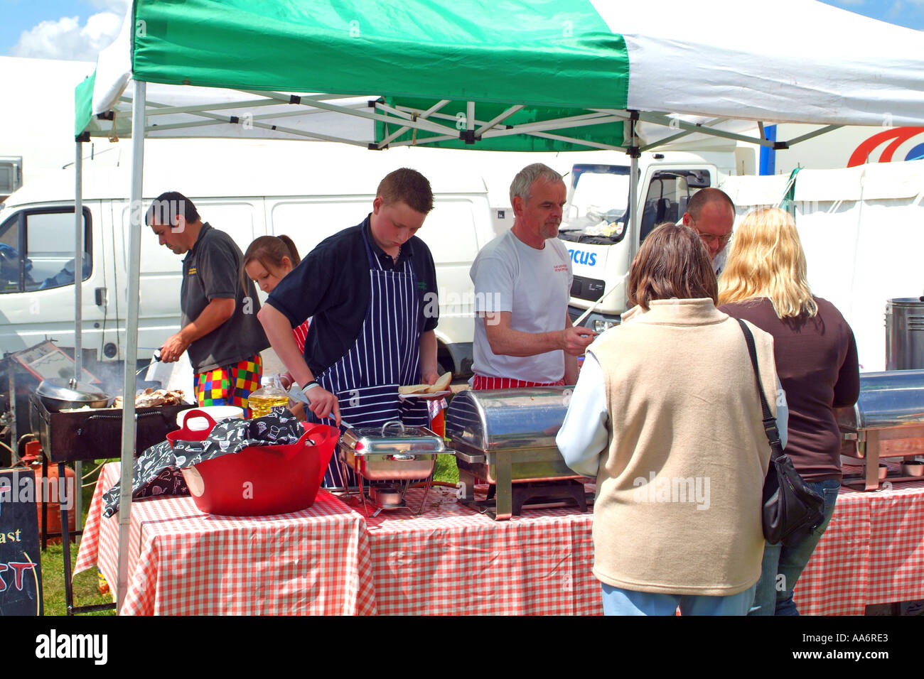 Kerbside Dining High Resolution Stock Photography and Images - Alamy