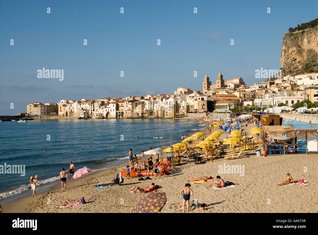 The beach at Cefalu Sicily Italy Stock Photo - Alamy