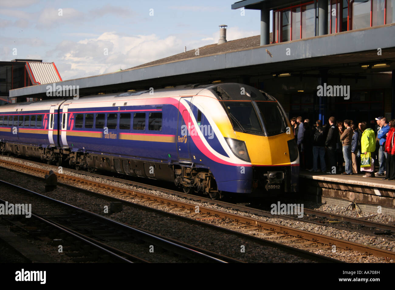 First Great Western Class 180 Adelante train at a platform in Oxford ...