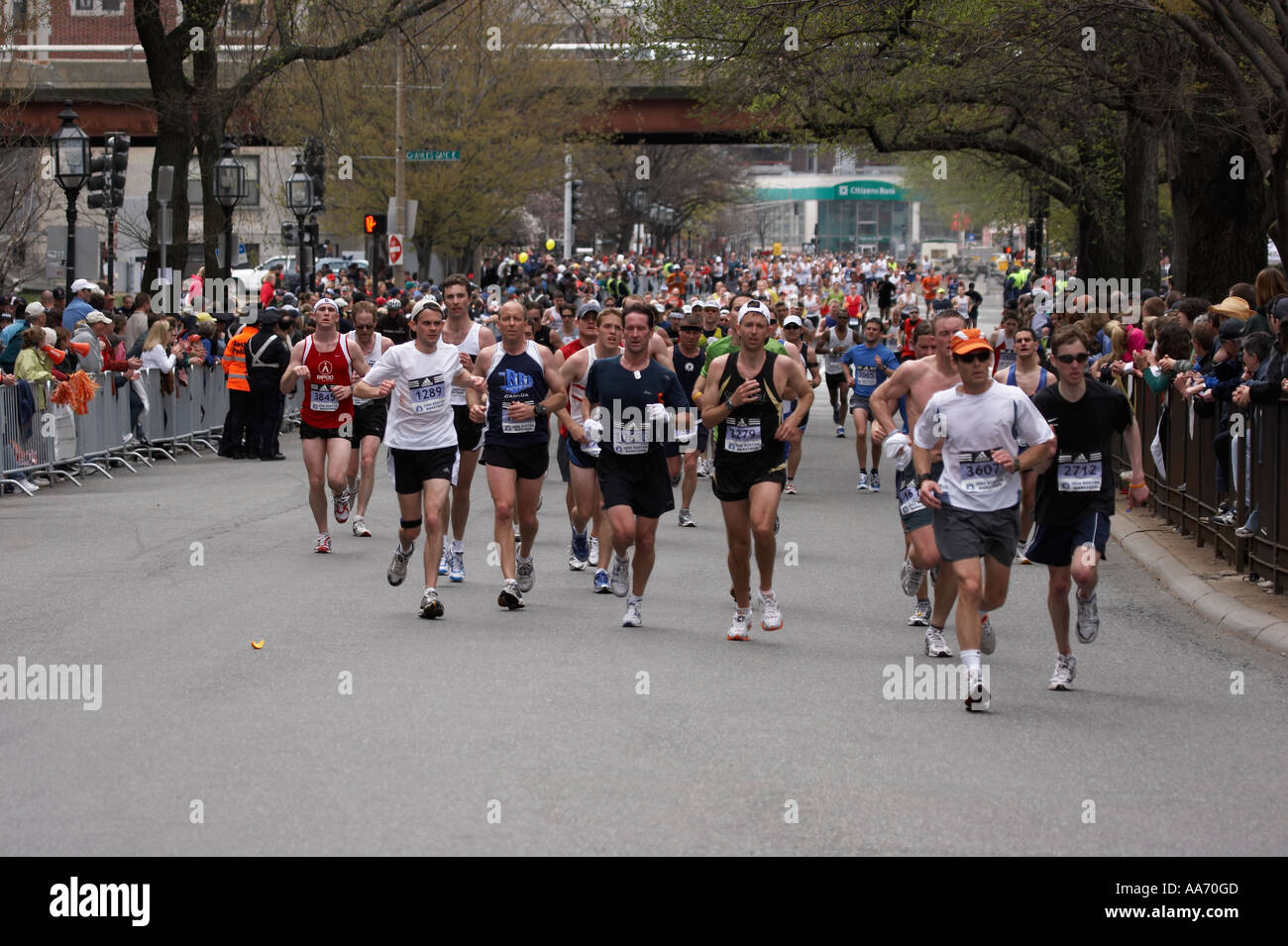 Sport running action runners crowds hi-res stock photography and images ...
