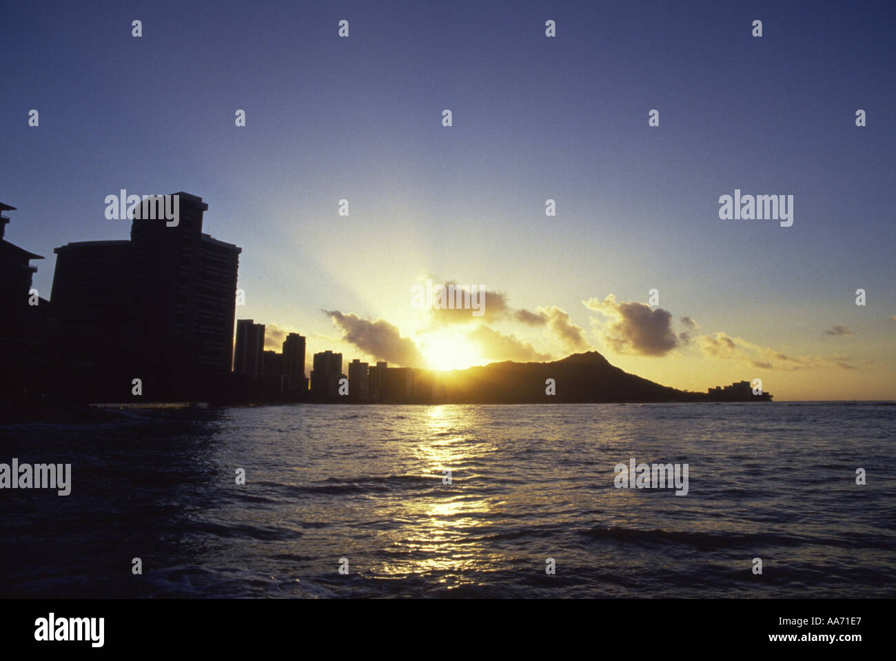 Sunrise over diamond head hi-res stock photography and images - Alamy