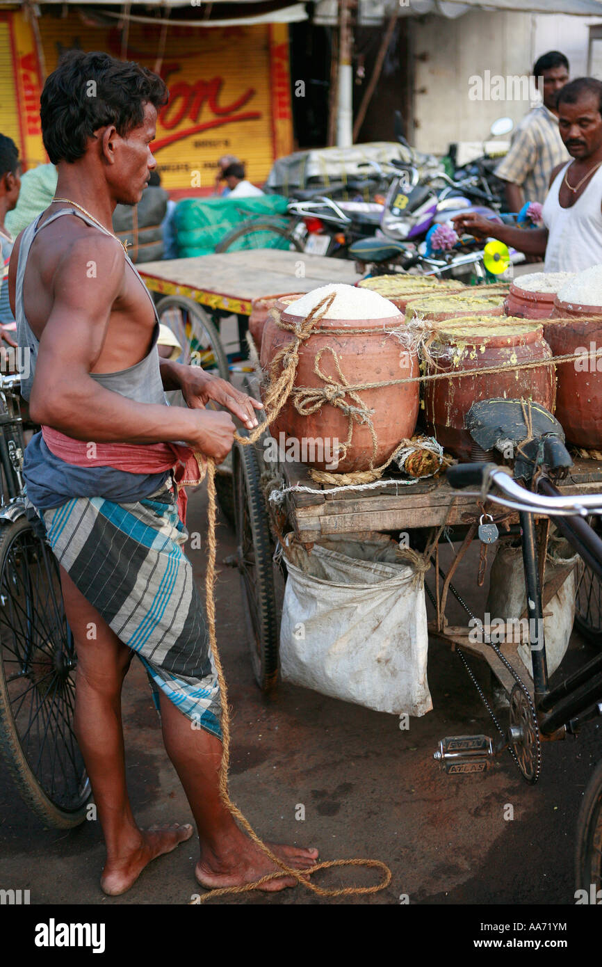 Delivering food from the largest kitchen in the world, Puri, Orissa ...