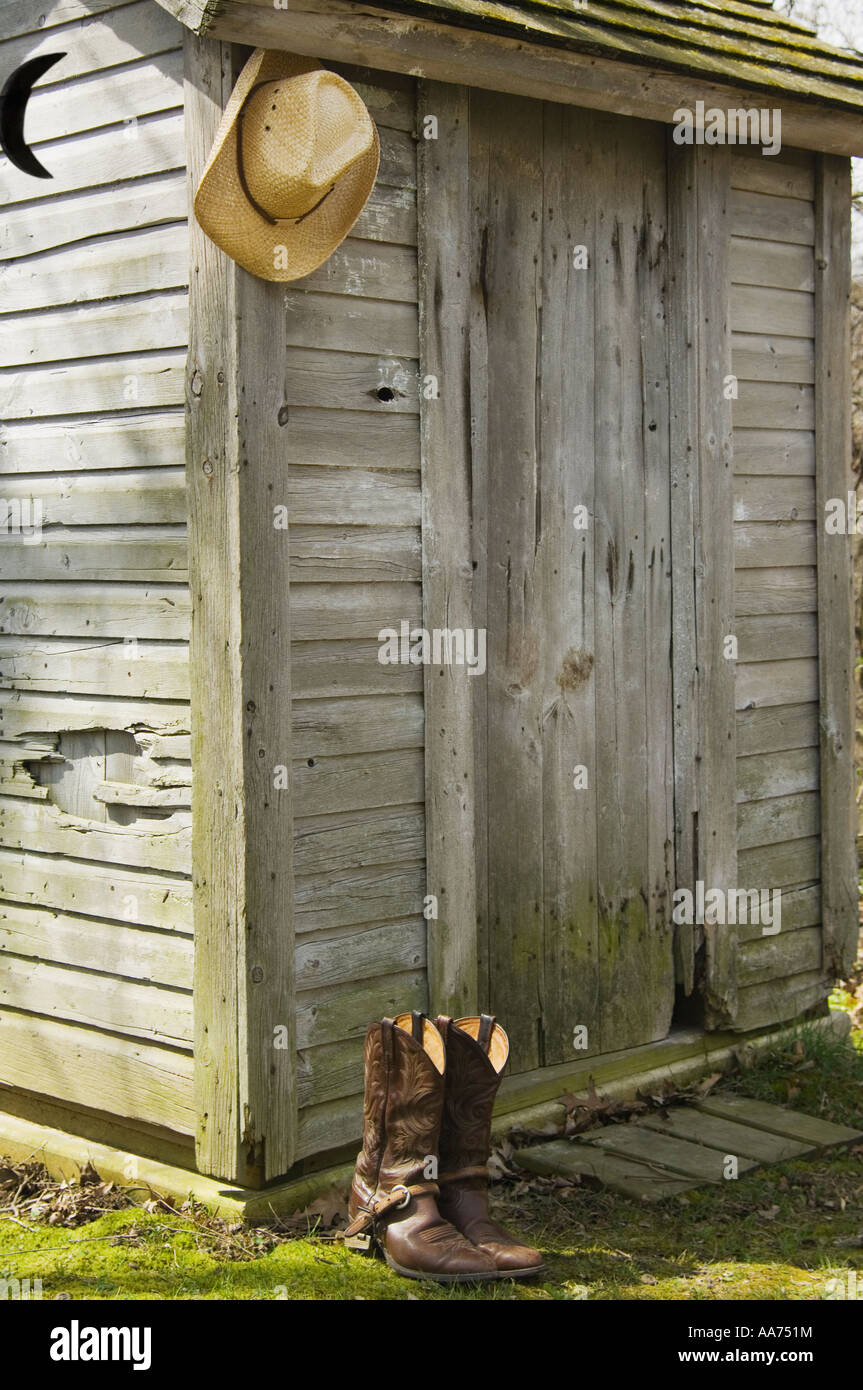 Old Fashioned Outdoor Toilet Stock Photos & Old Fashioned Outdoor ...