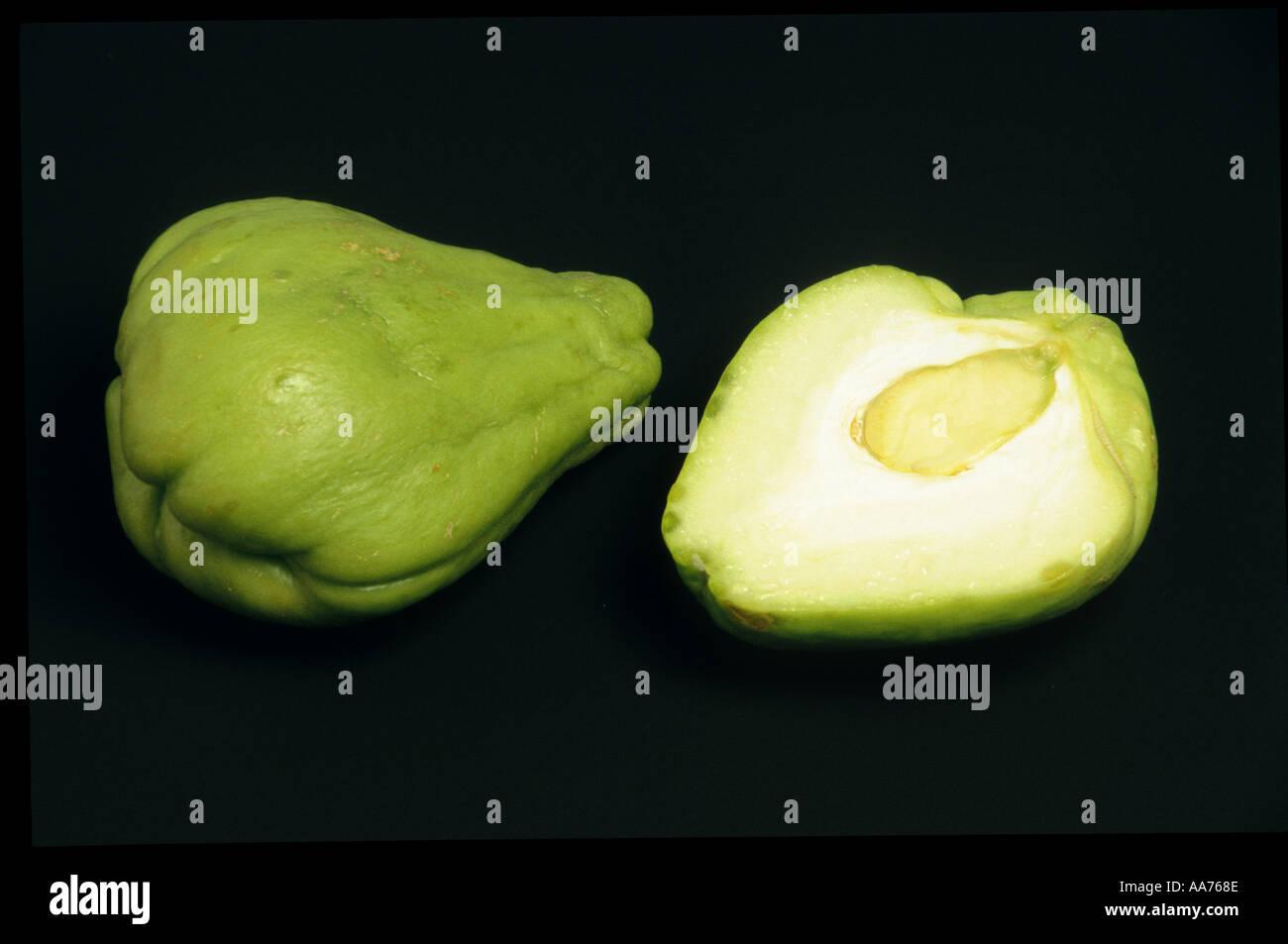 Chayote fruit exotic Schu Schuh Stock Photo - Alamy