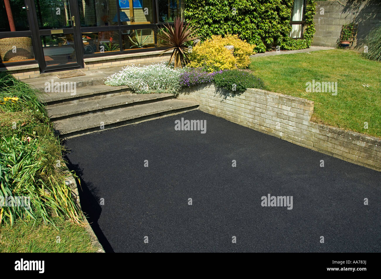 A new tarmacadam driveway at a private house Stock Photo - Alamy