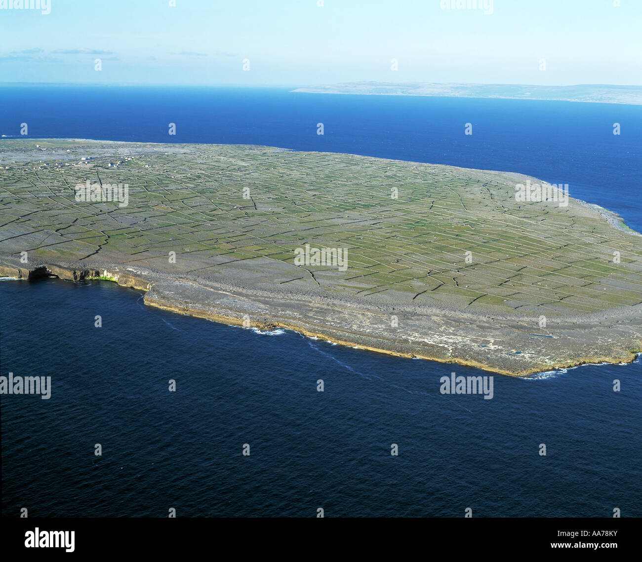 Craggy island on irish atlantic hi-res stock photography and images - Alamy
