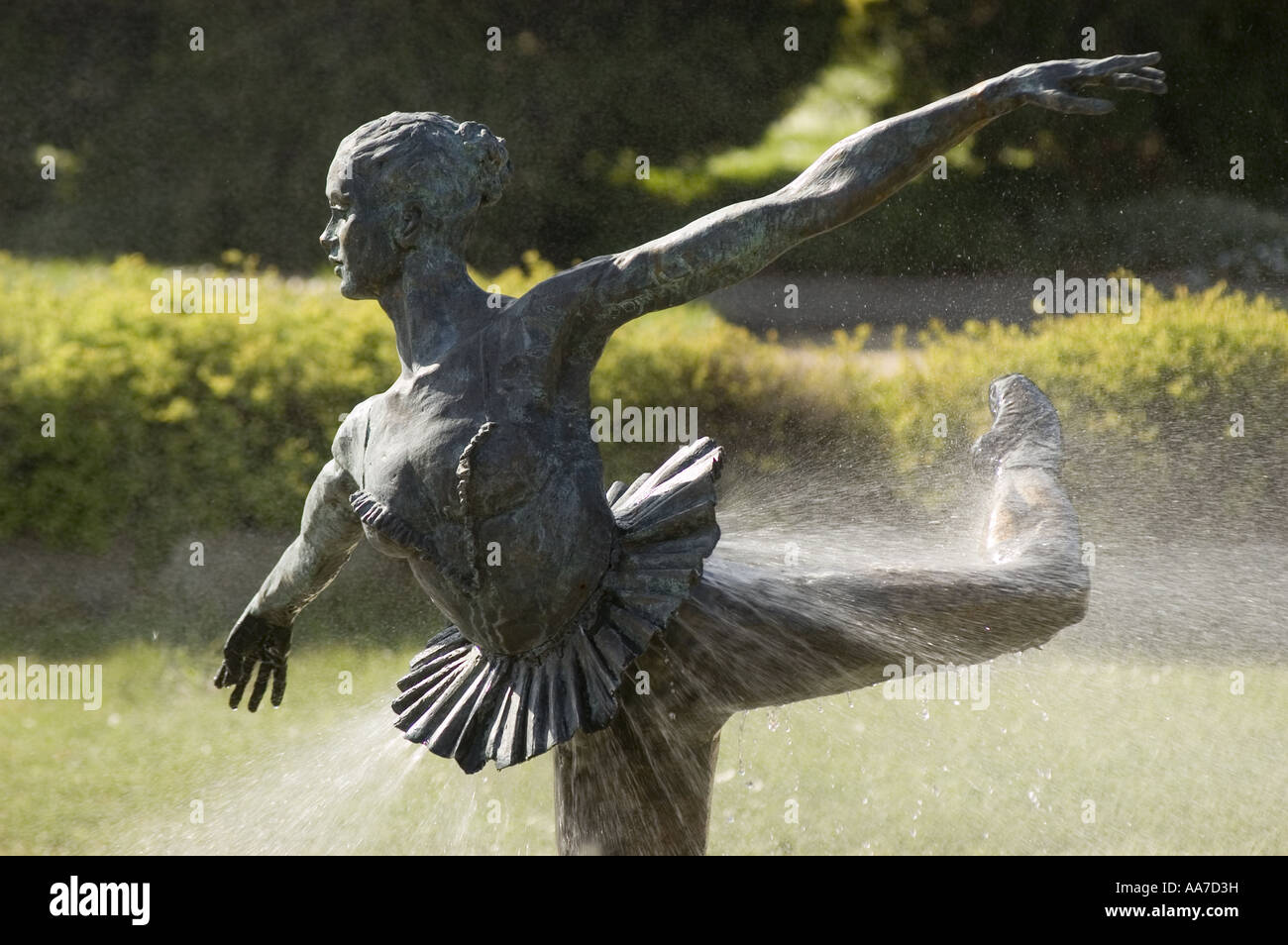 Woman ballet dancer fountain statue with water skirt in Poznan ...