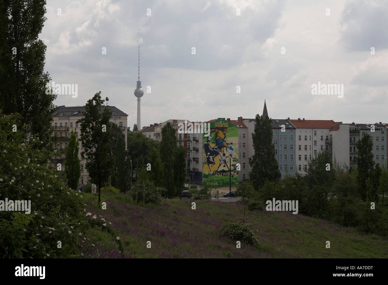 Mauerpark park of the Berlin wall Stock Photo - Alamy