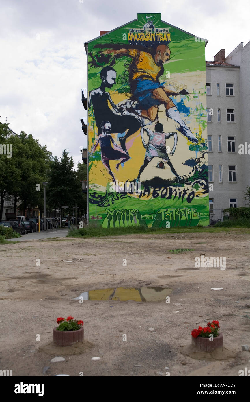 Graffiti Bernauer Straße Stock Photo - Alamy
