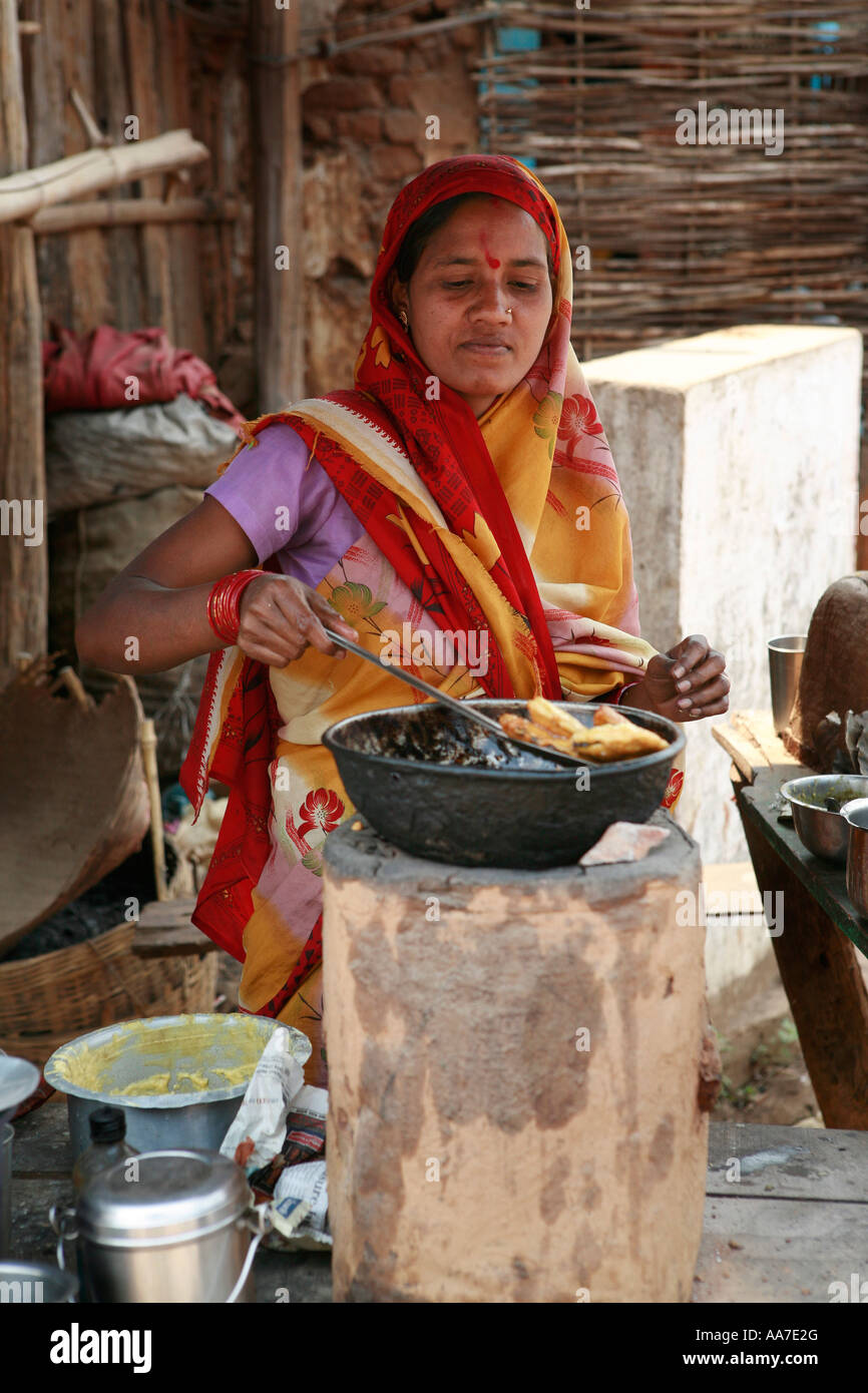 Woman cooking at the market at Kotgarh, Orissa, India Stock Photo - Alamy
