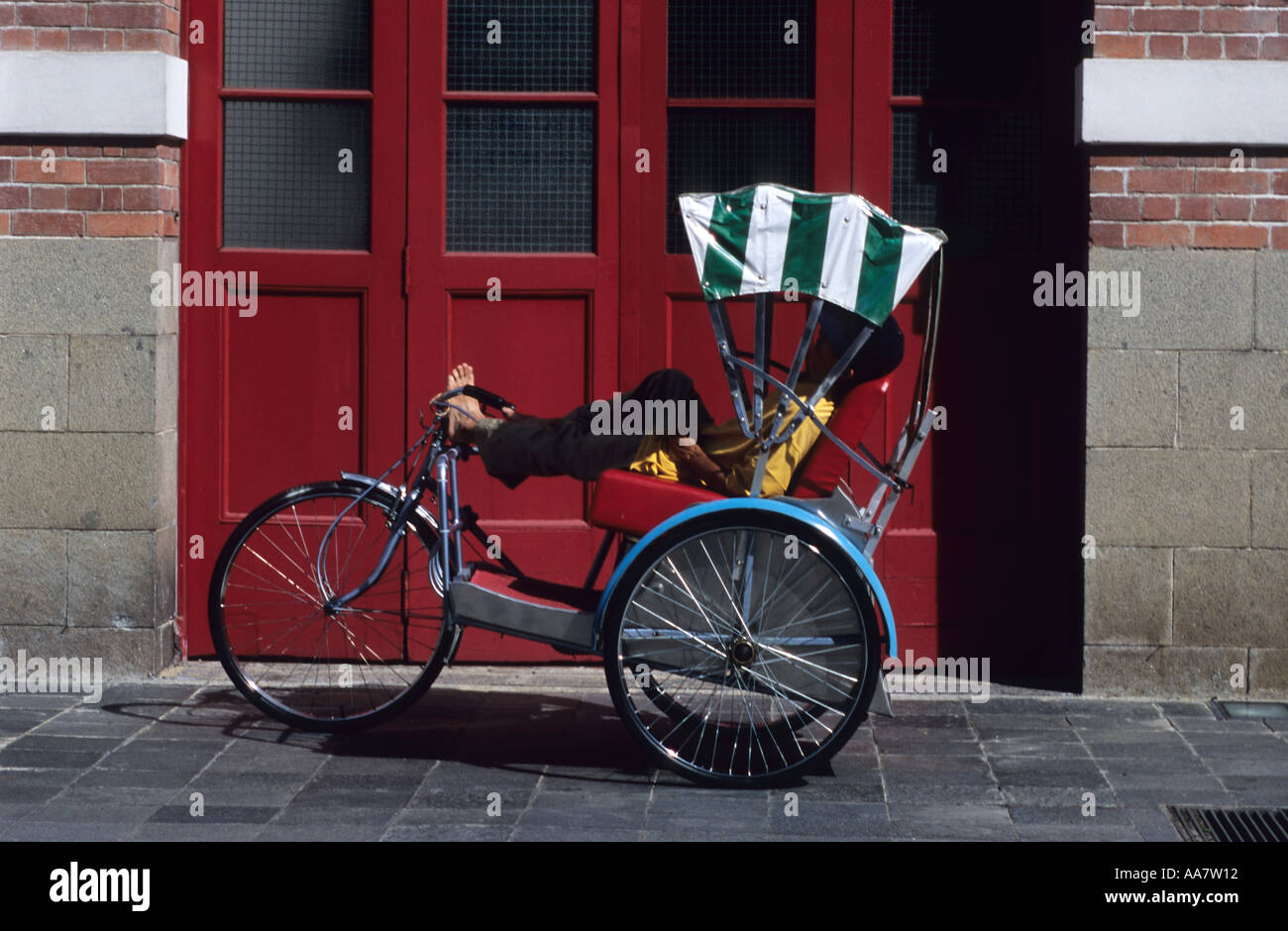 Singapore old rickshaw hi-res stock photography and images - Alamy