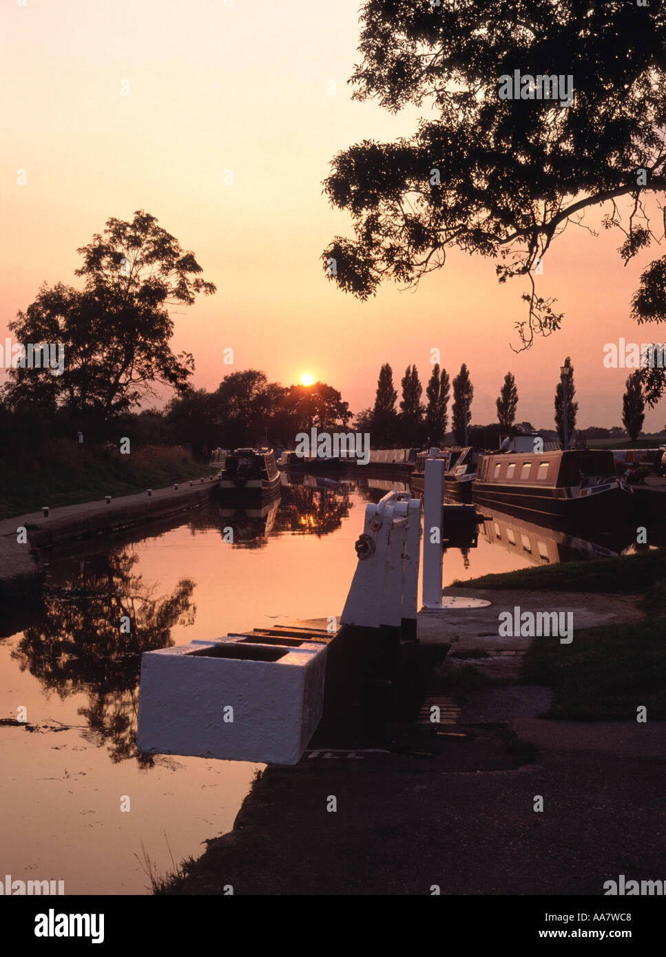 Summer evening, Stenson Lock, Stenson Bubble, Trent and Mersey Canal ...
