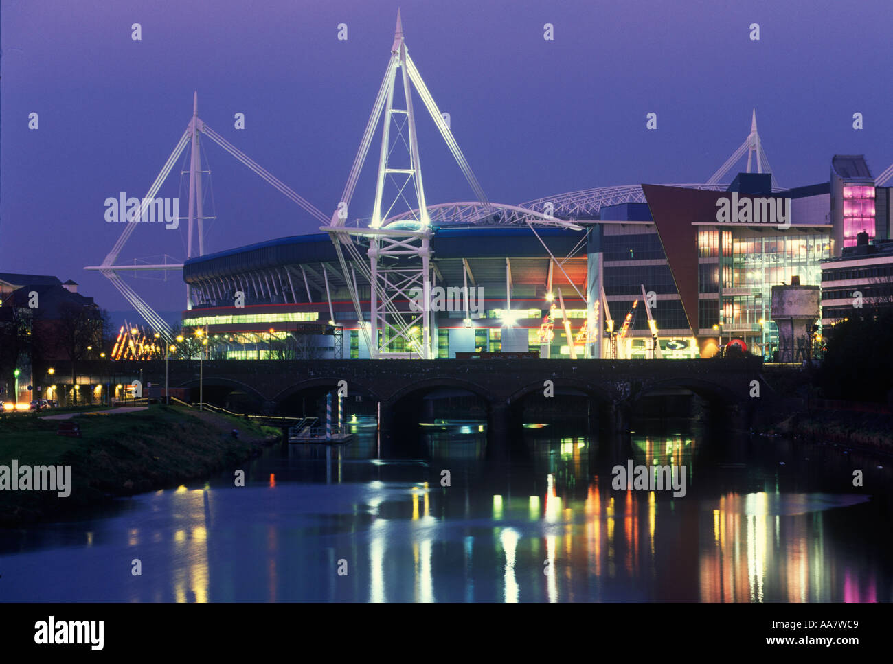 Cardiff millennium stadium night hi-res stock photography and images ...