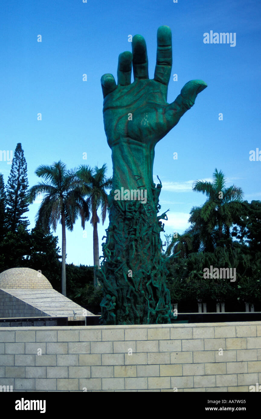 Sculpture of Love & Anguish by Kenneth Treister, Holocaust Memorial ...