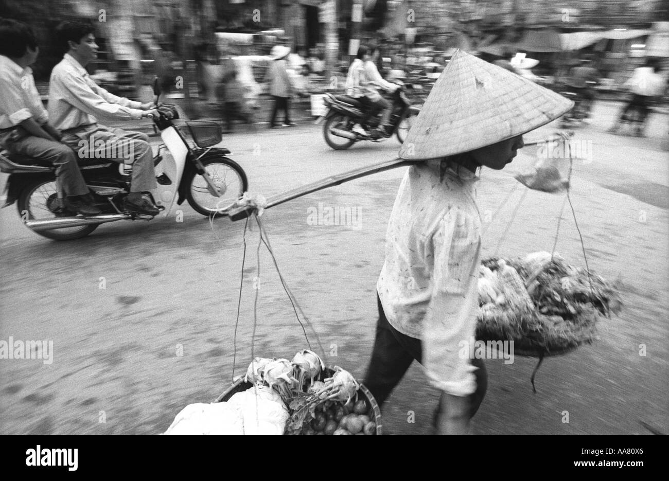 Bustling city scene Black and White Stock Photos & Images - Alamy