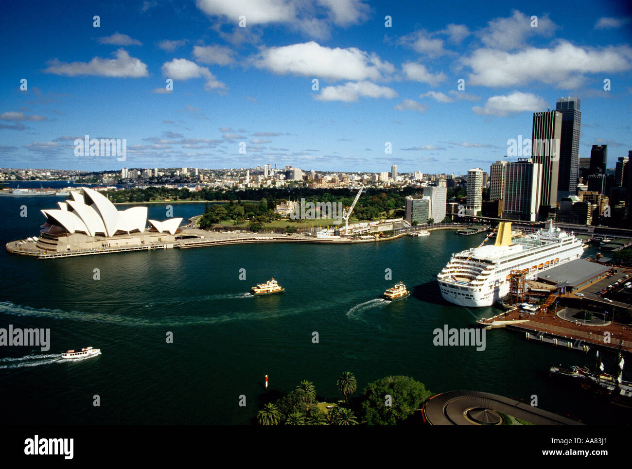 Sydney opera house quays hi-res stock photography and images - Alamy