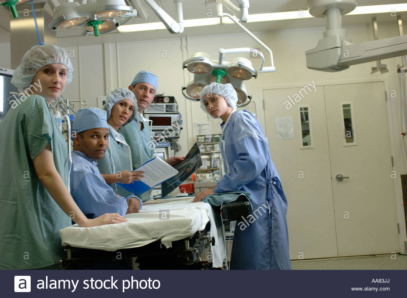 Teamwork In The Operating Room Stock Photos & Teamwork In The Operating ...