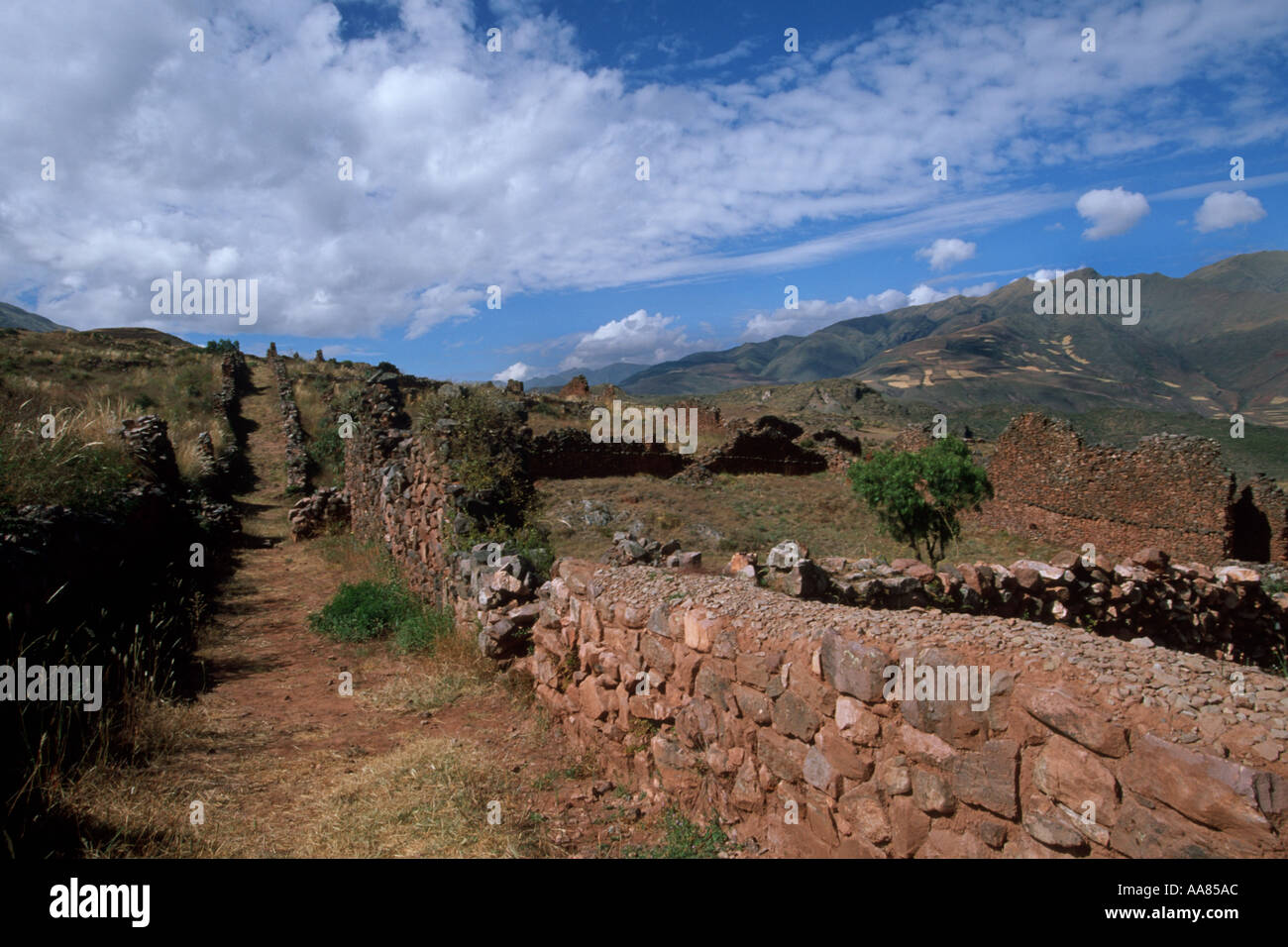 Main Road of Ancient Wari Ruins Piquillacta Peru Stock Photo - Alamy