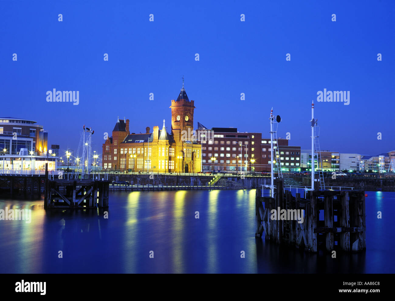 Cardiff Nightlife Stock Photos & Cardiff Nightlife Stock Images - Alamy