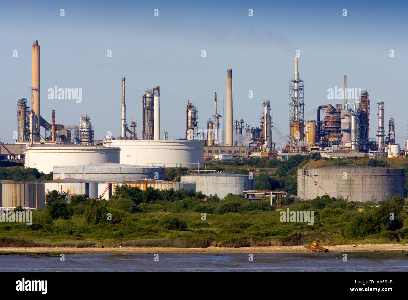 Fawley oil refinery southampton hampshire hi-res stock photography and ...