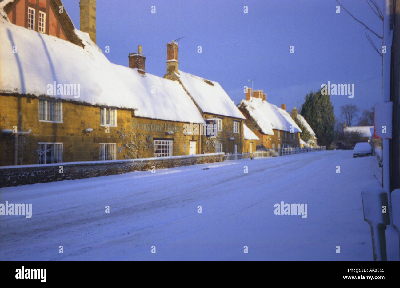 Country house hotel snow hi-res stock photography and images - Alamy