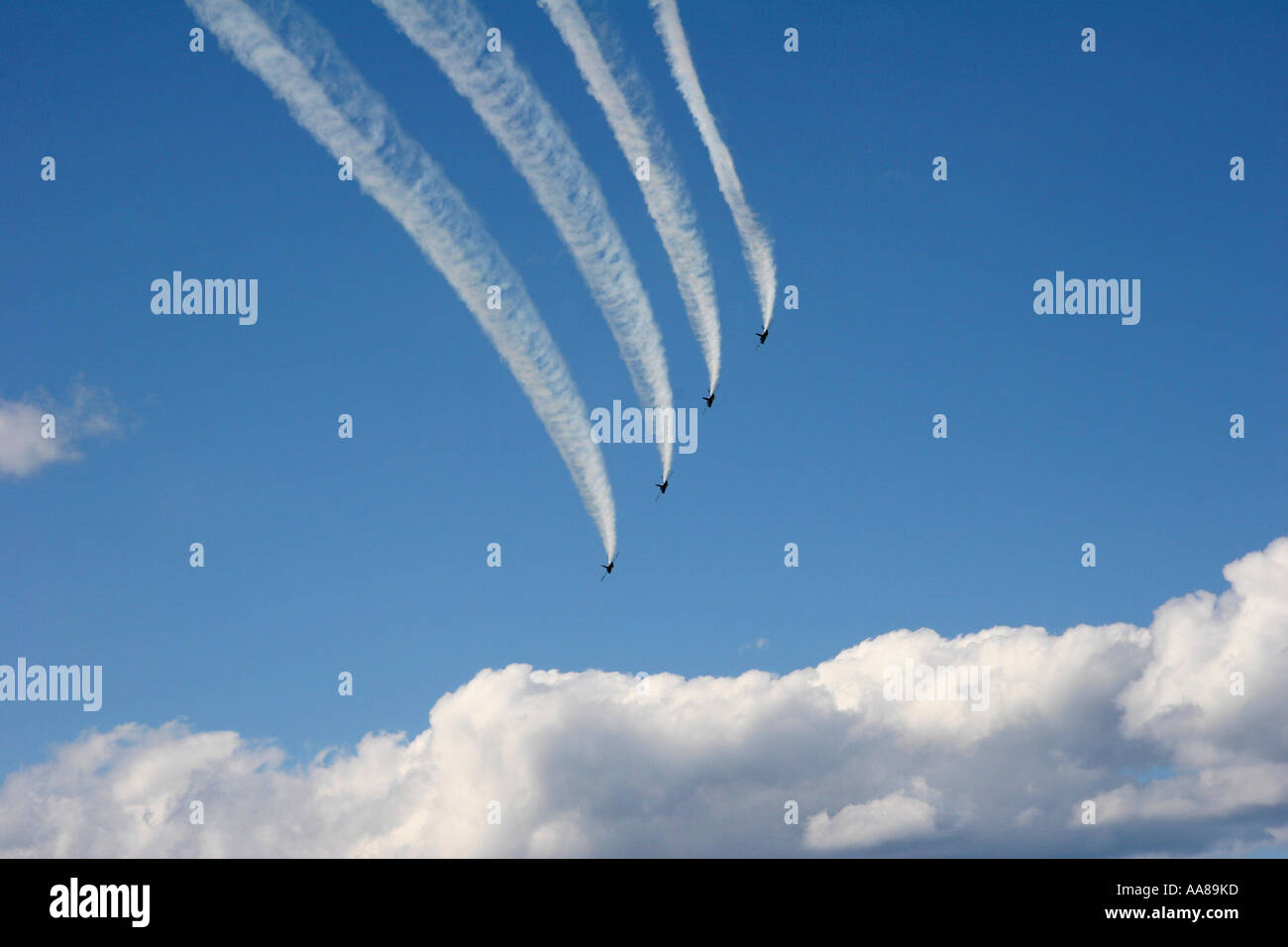 4 plane echelon abreast formation hi-res stock photography and images ...