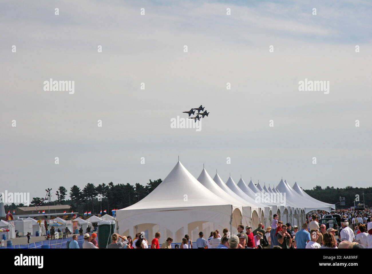 Fixed wing formation hi-res stock photography and images - Alamy