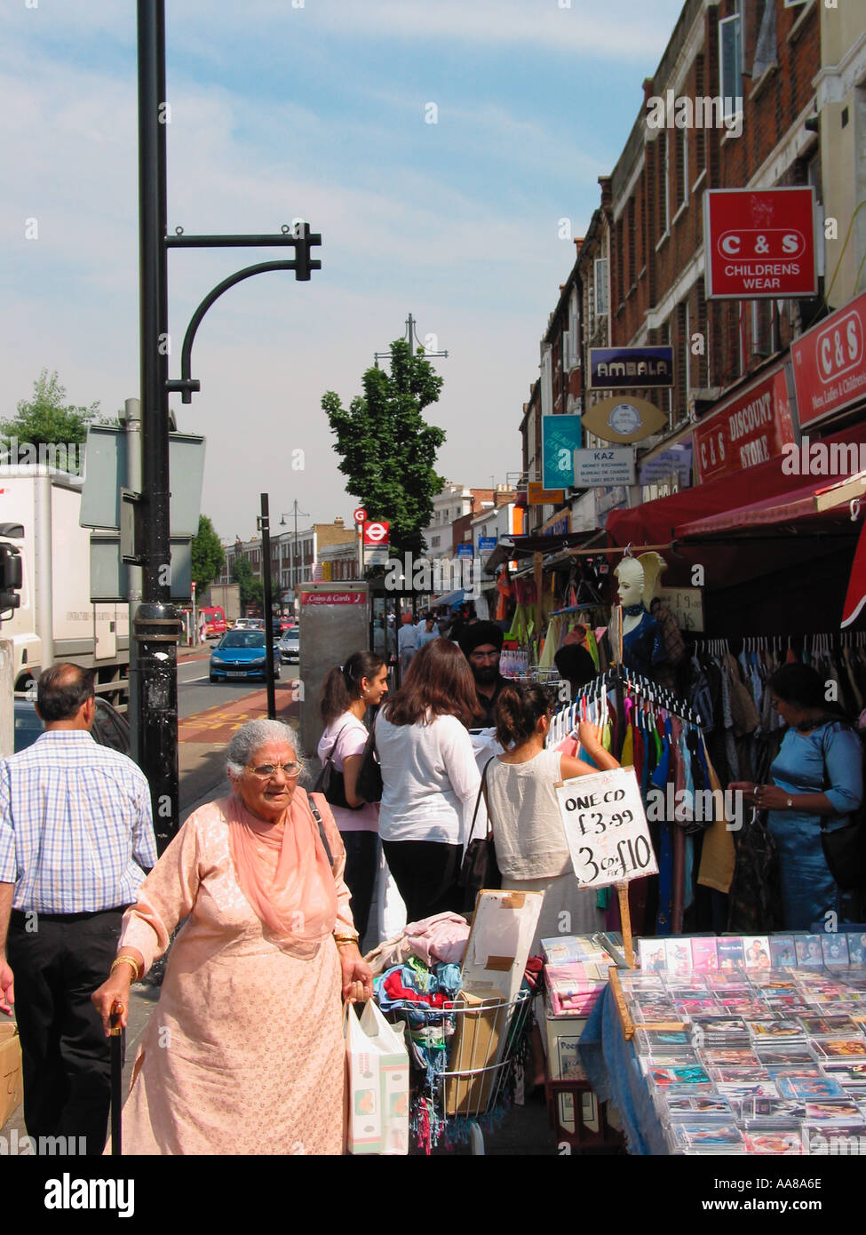 Southall broadway london asian shop hi-res stock photography and images ...