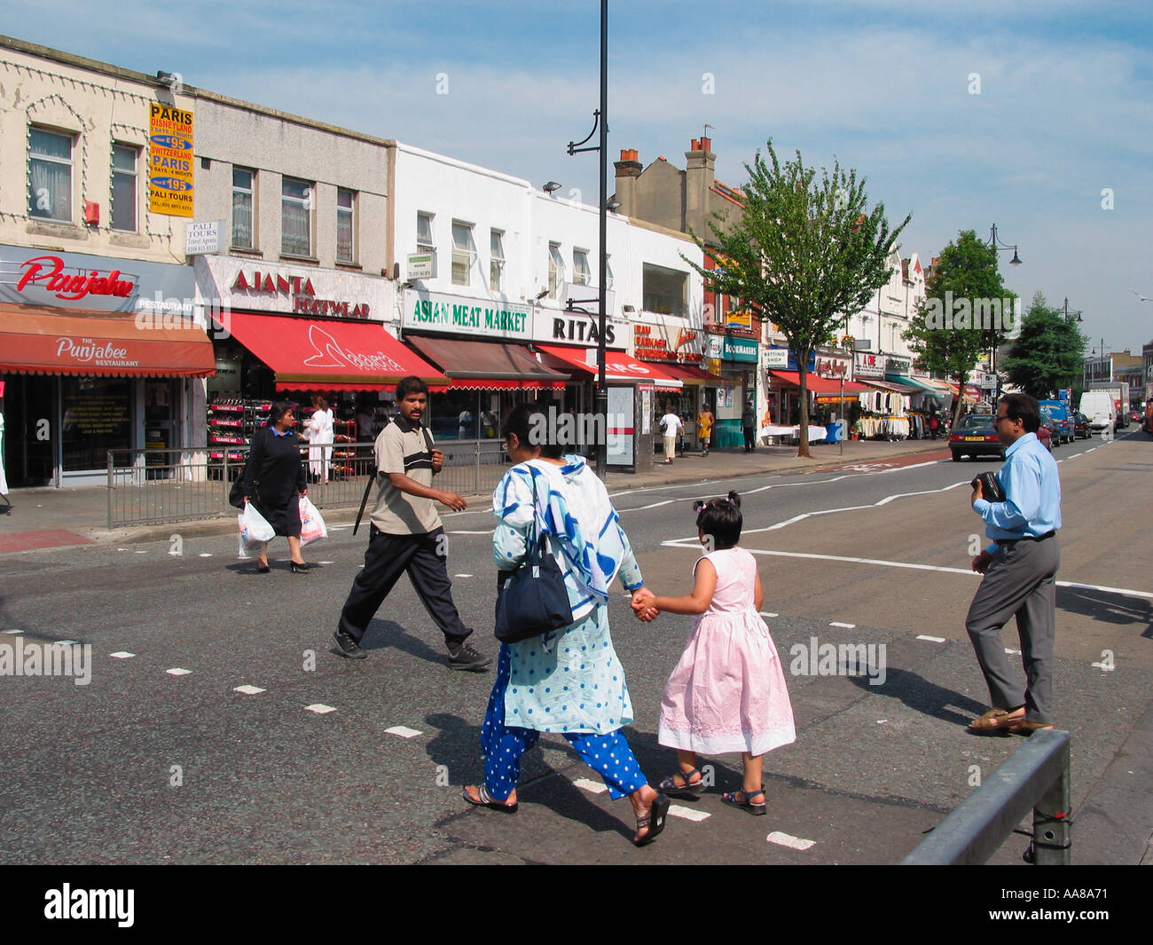 Southall broadway london asian shop hi-res stock photography and images ...