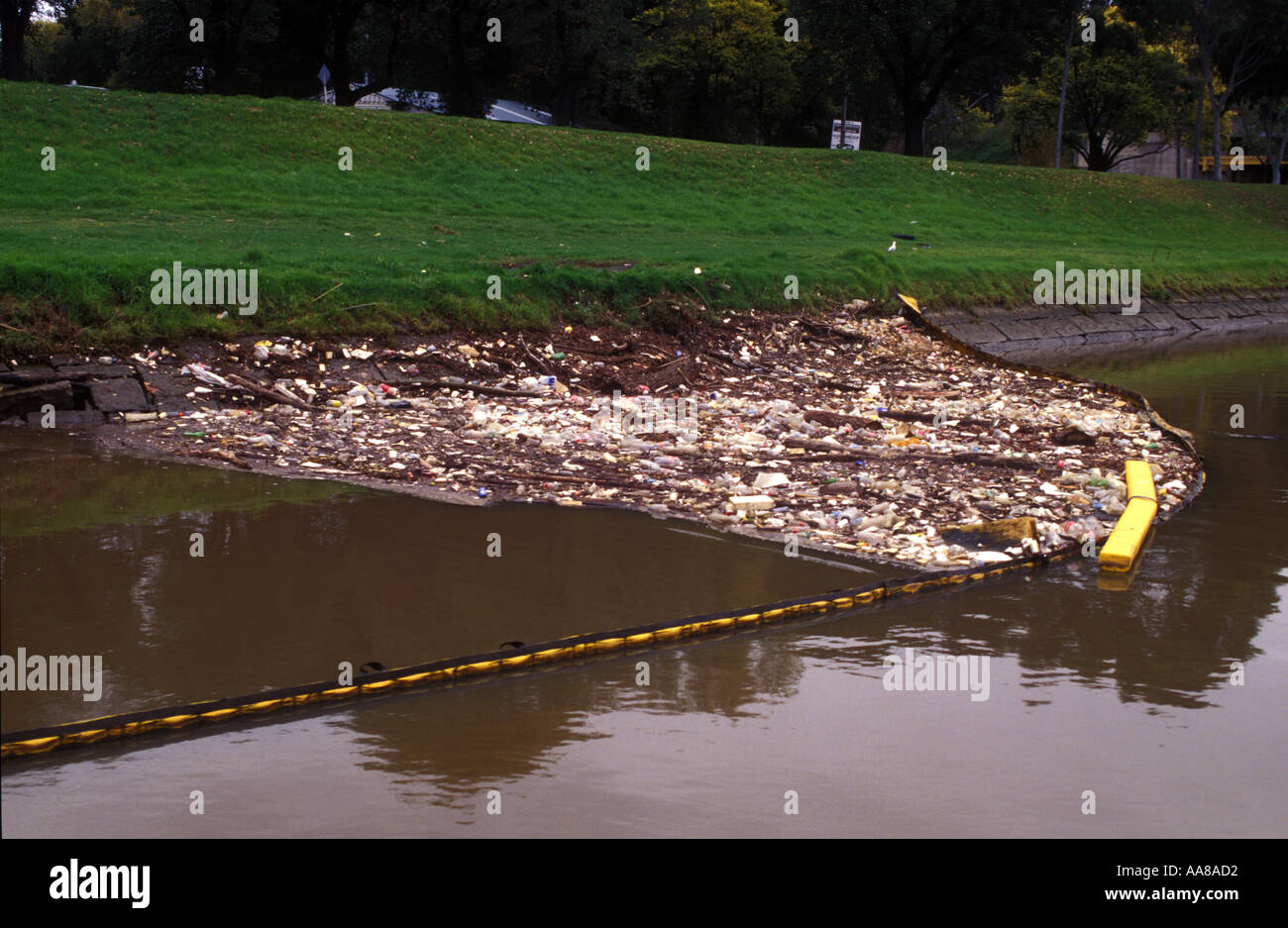 Pollution rubbish trap yarra river hi-res stock photography and images ...