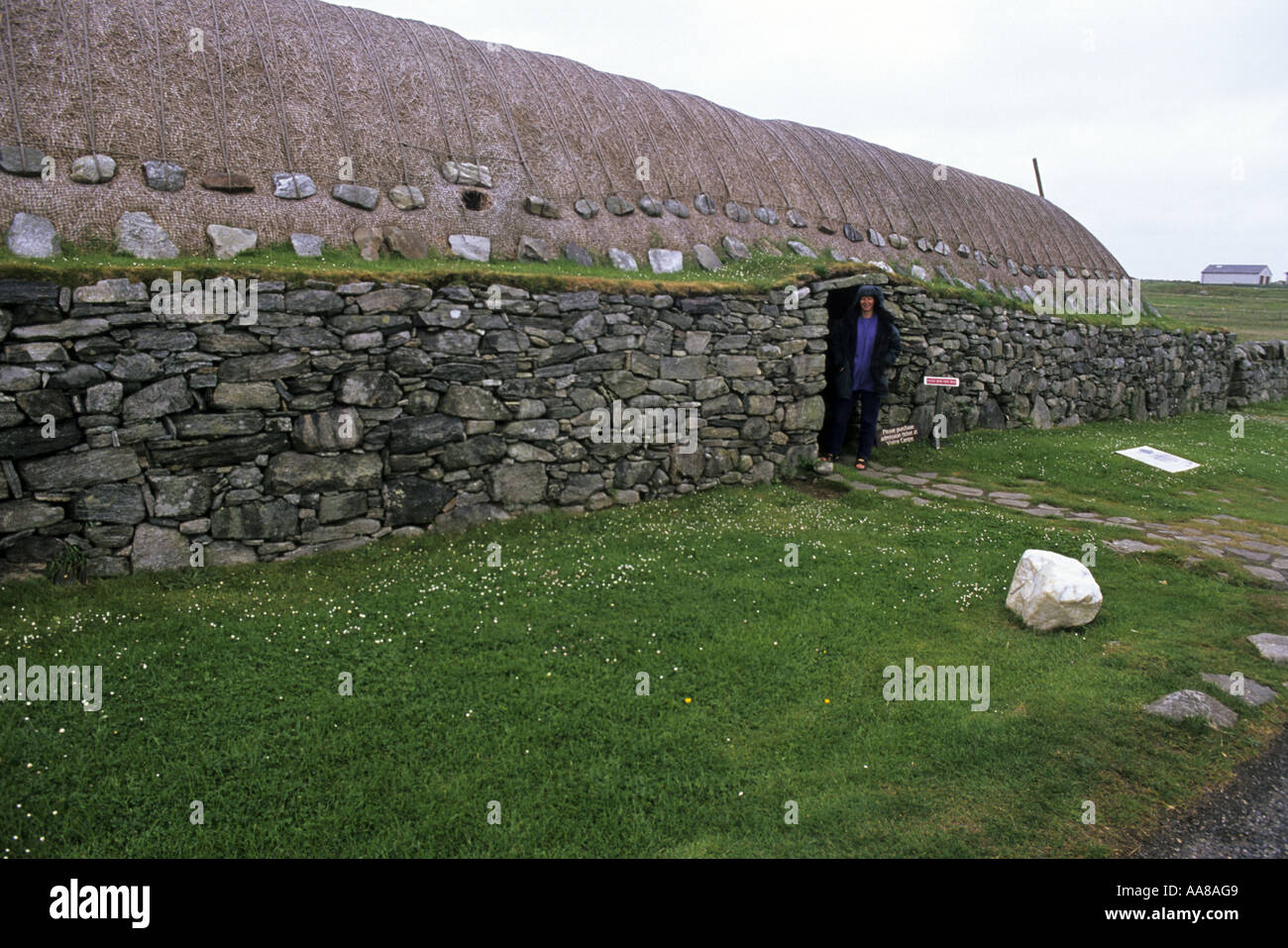 Black house scotland hi-res stock photography and images - Alamy