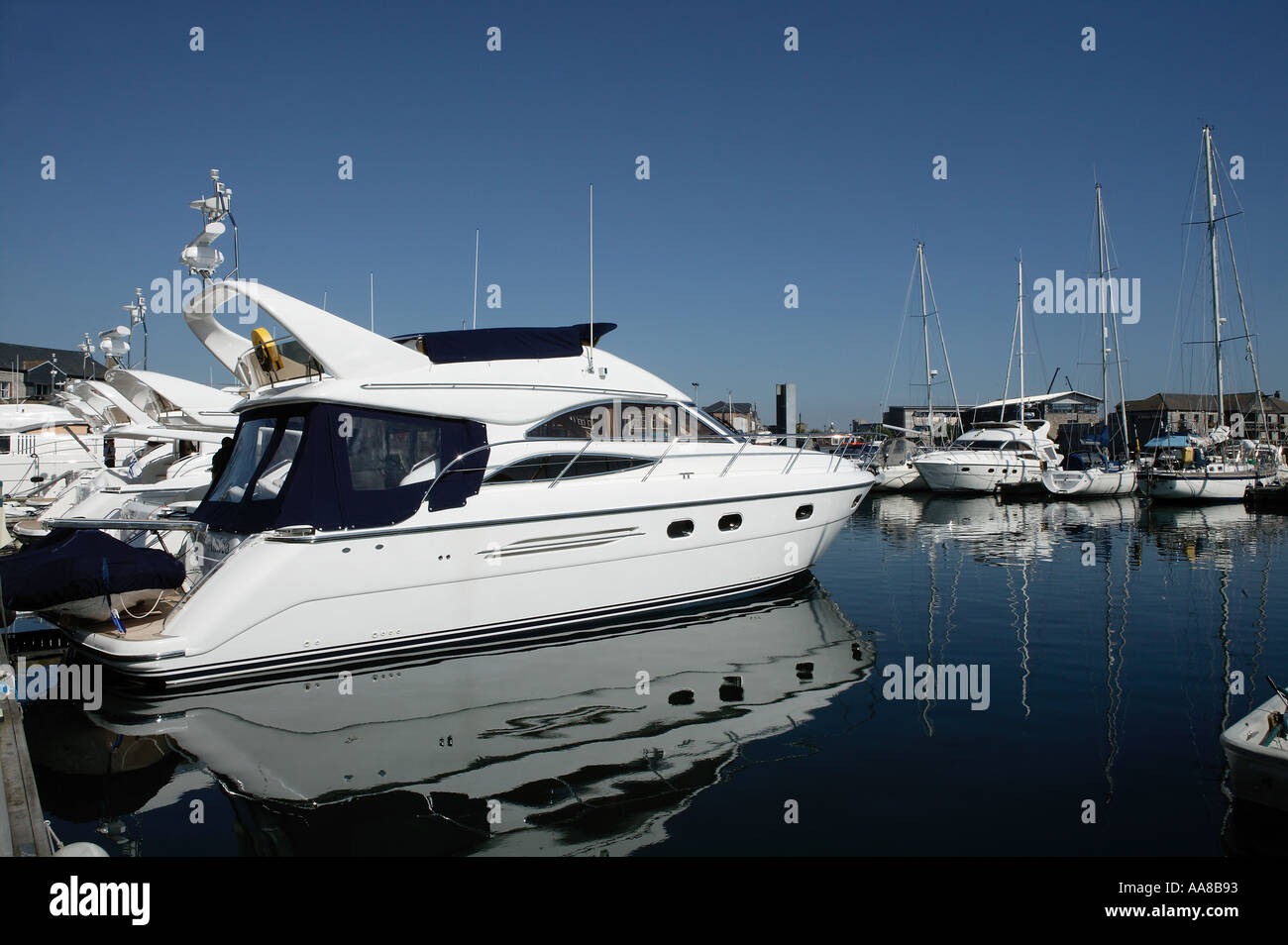 Motor cruiser hi-res stock photography and images - Alamy