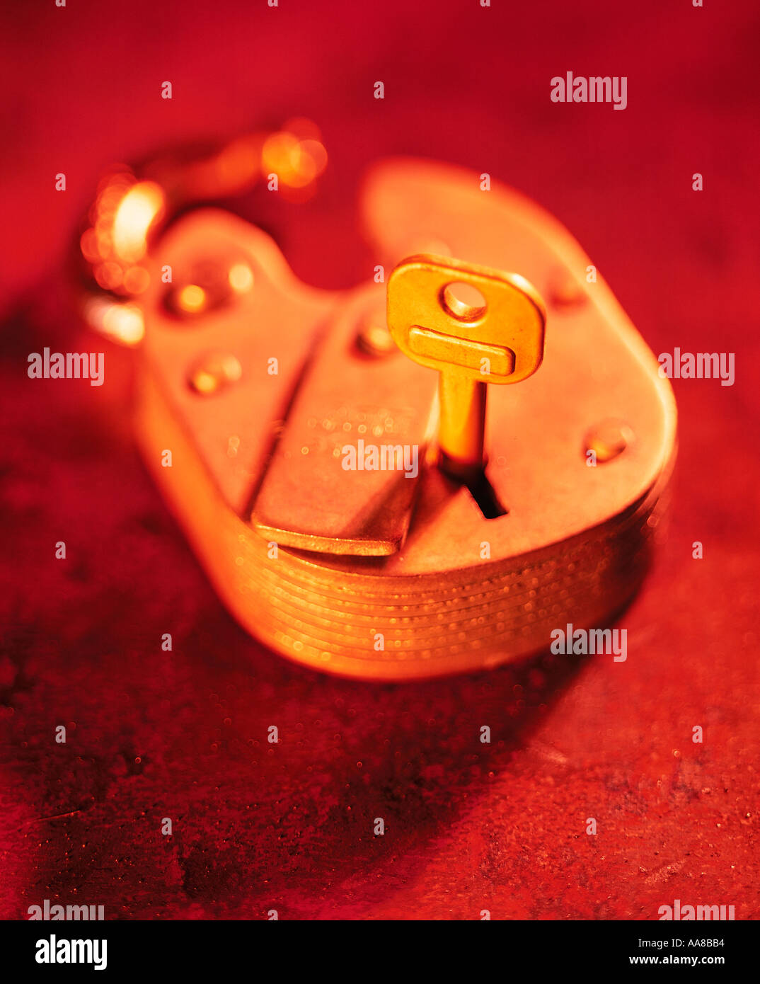 PADLOCK AND KEY Stock Photo - Alamy